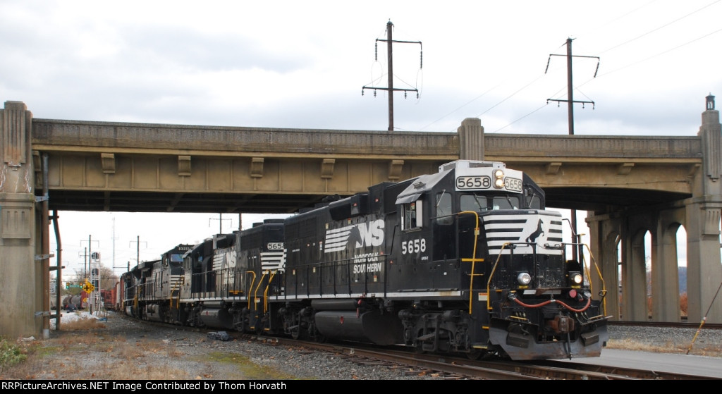NS H19 extra passes beneath the Wrightsville Bridge (Route 462)